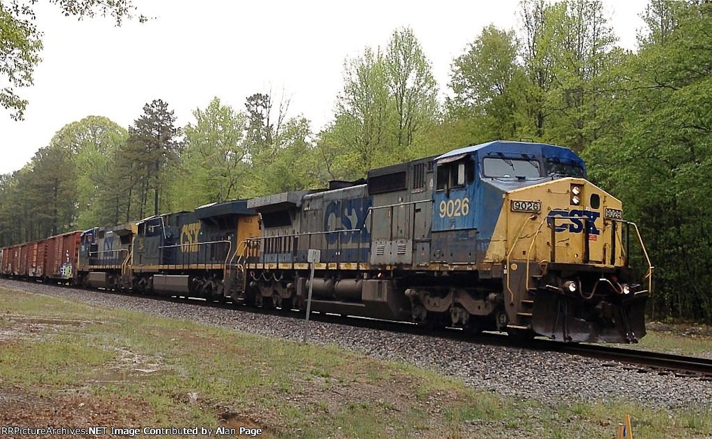 CSX C40-9W 9026, ES44AC-H 923, and C40-8W 7834